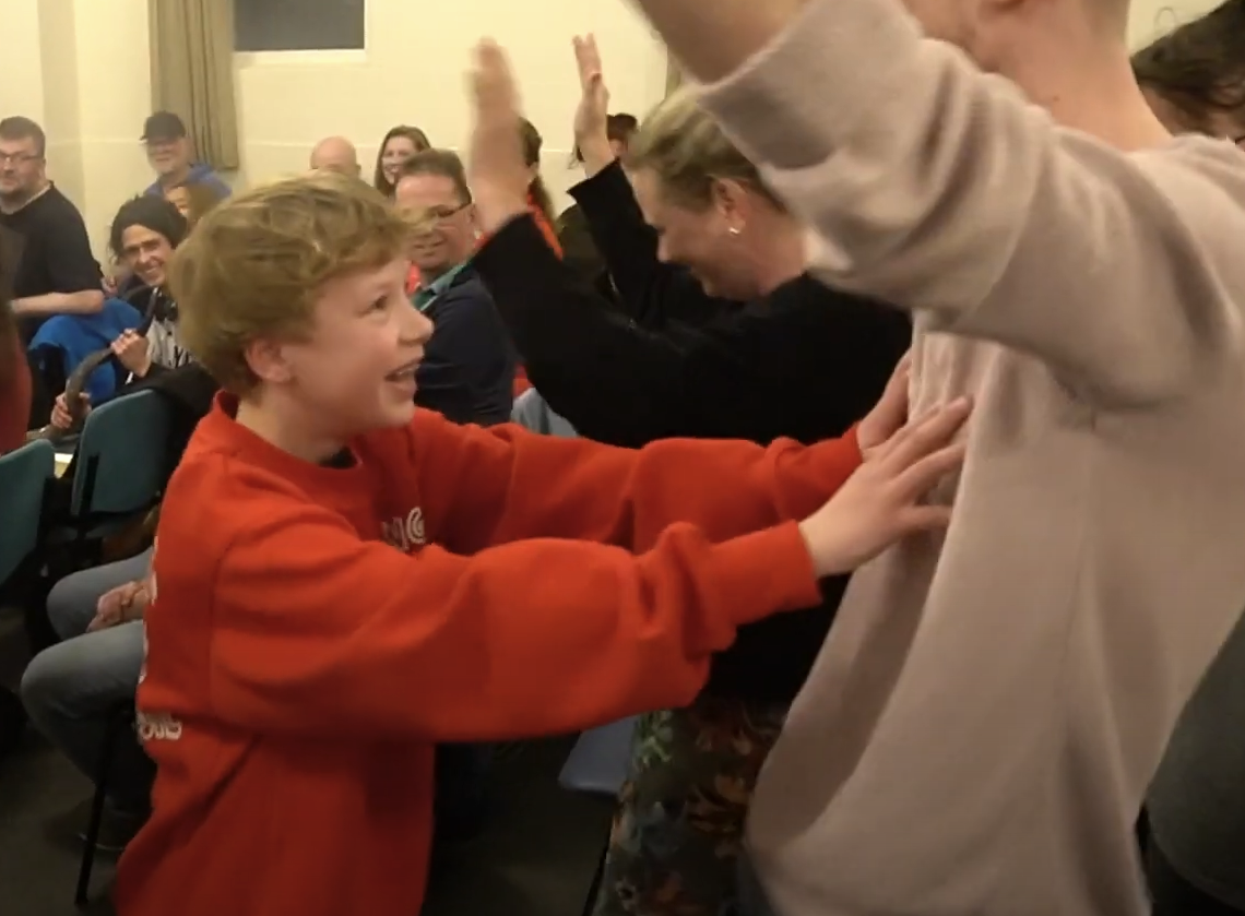 Jonathan vond de kerk sáái - totdat de Geest hem aanraakte in Drachten ...