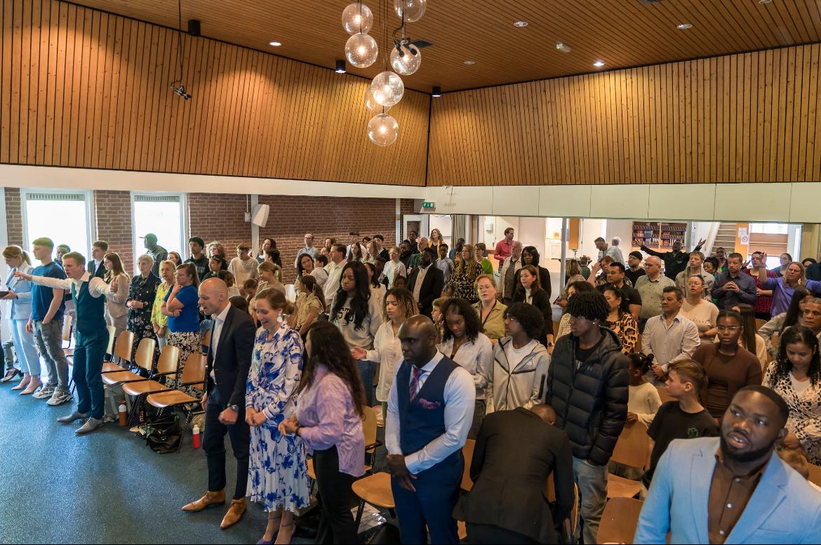 Gods waarheid is een bloeiende kerk in Hengelo met veel bekeerlingen