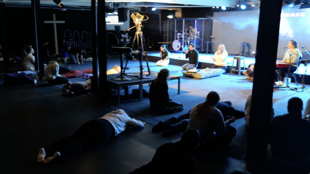 Video: Op bezoek bij Gods Foundation in Drachten, waar God bijzonder ...