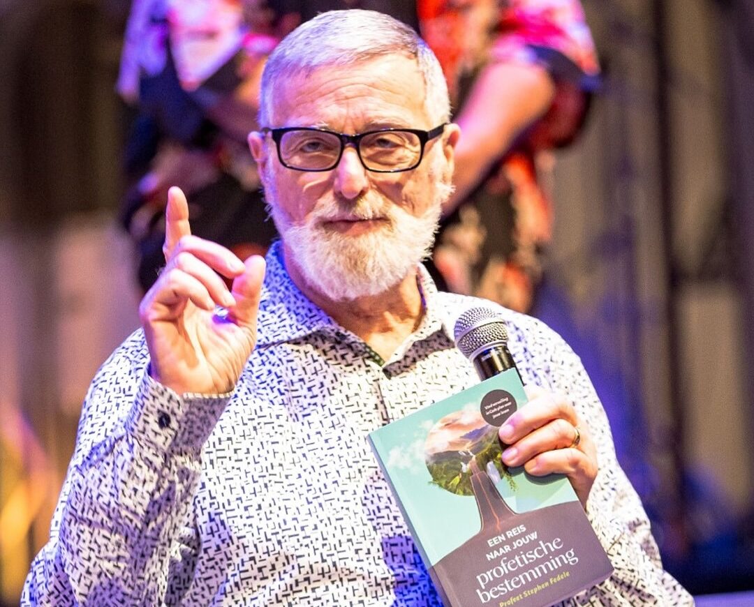 Profeet Stephen Fedele bevorderd tot heerlijkheid - Revive