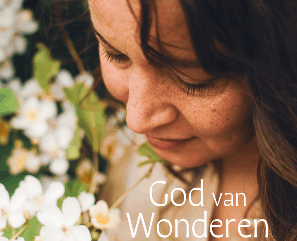 Sarah Floor brengt een hoopvol nieuw lied uit: "God van Wonderen" - Revive